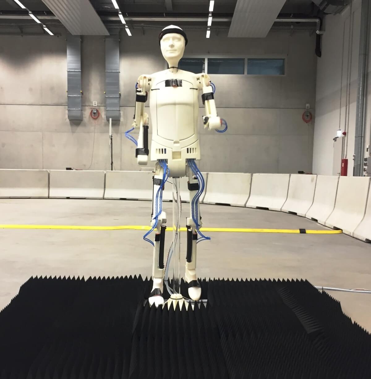 A Sprinting Pedestrian in Heavy Rain | MESSRING GmbH